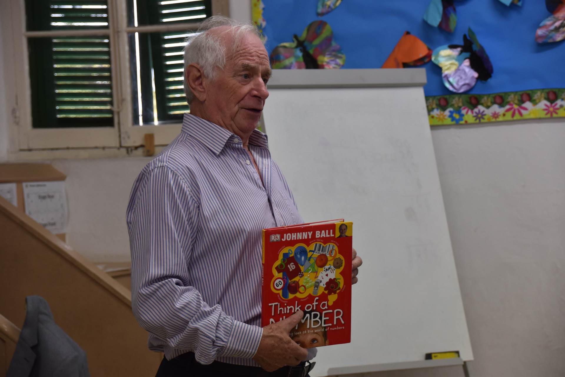 Dec 04 - Johnny Ball Gives Maths Lesson To Loreto Convent Students ...