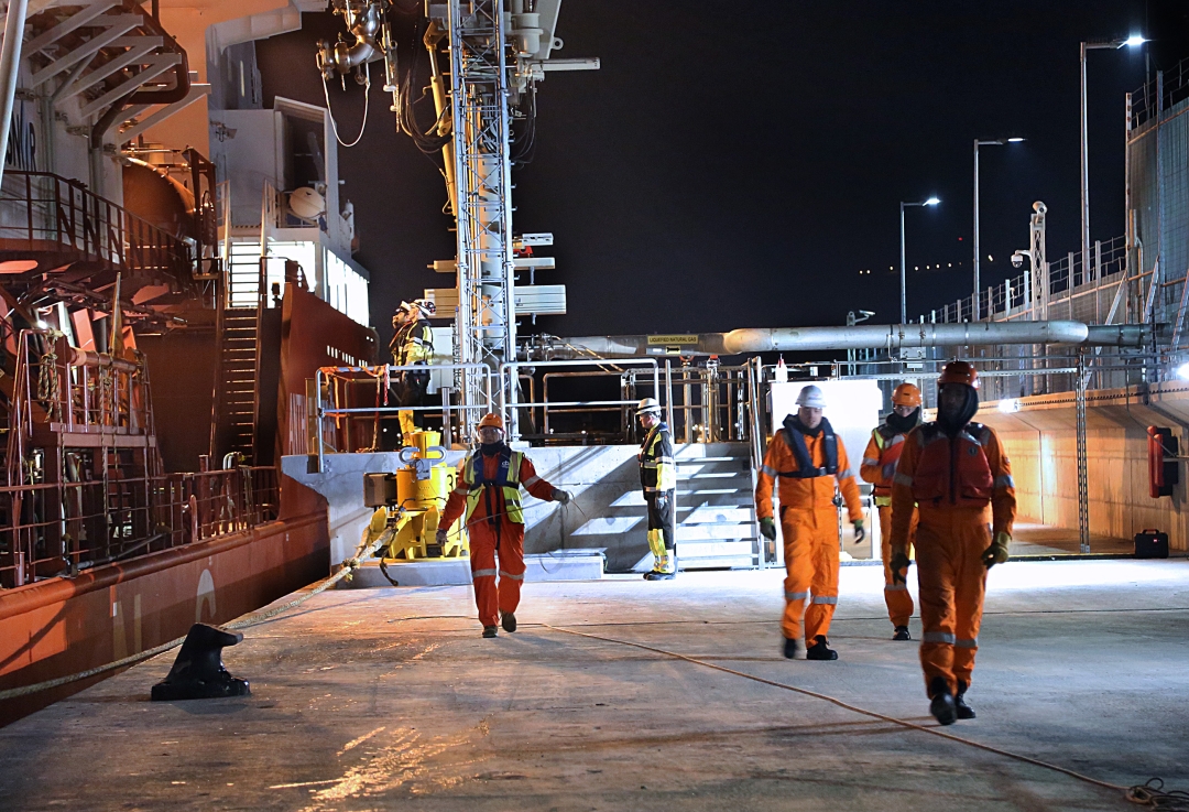 Jan 10 - LNG Carrier Rehearses Berthing Procedures At North Mole - Your ...
