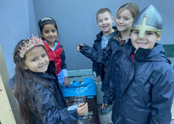St. Bernard's Lower Primary Year 2 Step Back In Time At Discovery ...
