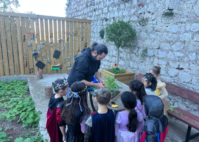 St. Bernard's Lower Primary Year 2 Step Back In Time At Discovery ...