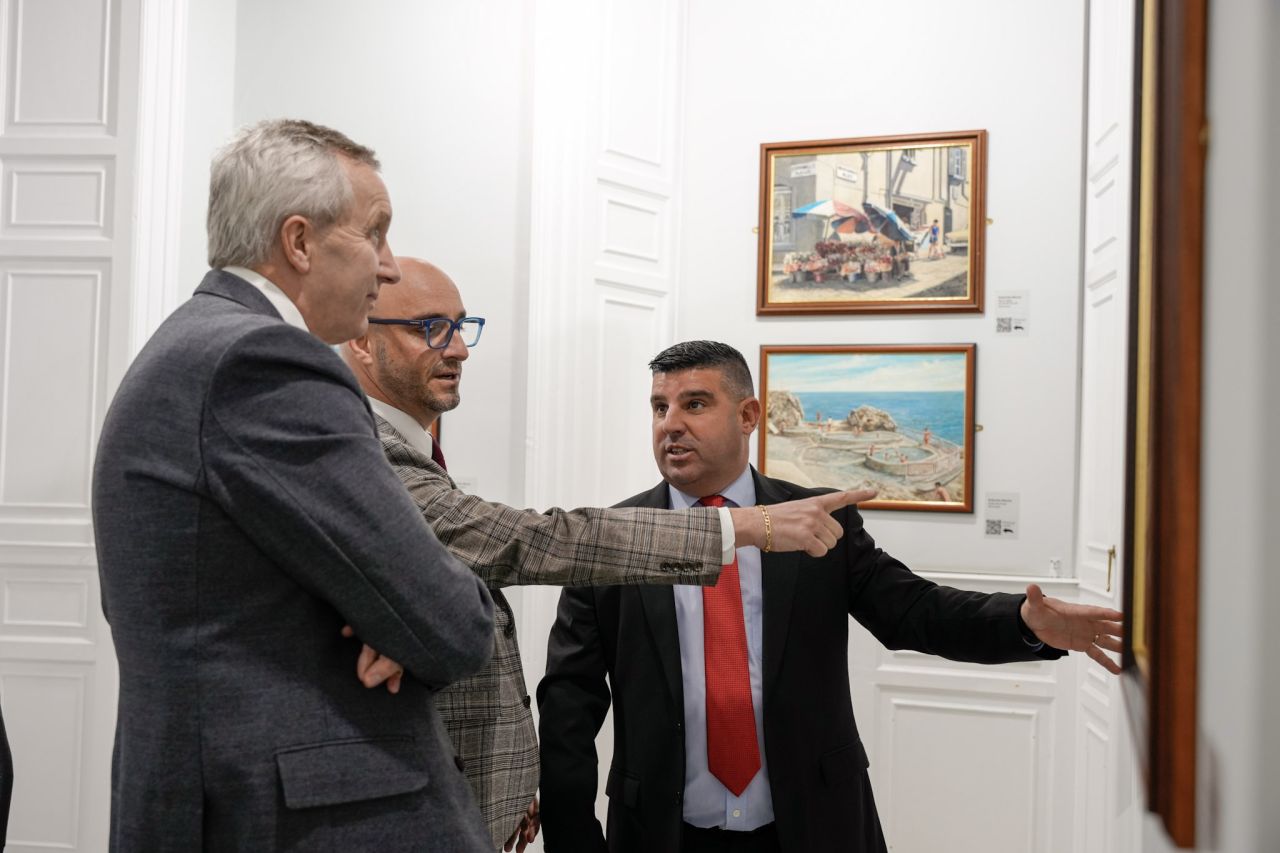 His Excellency the Governor and Lady Bathurst visit Cultural Facilities ...